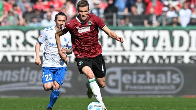 2. Bundesliga: Kunze wechselt von Hannover 96 nach Kaiserslautern | ZEIT ONLINE