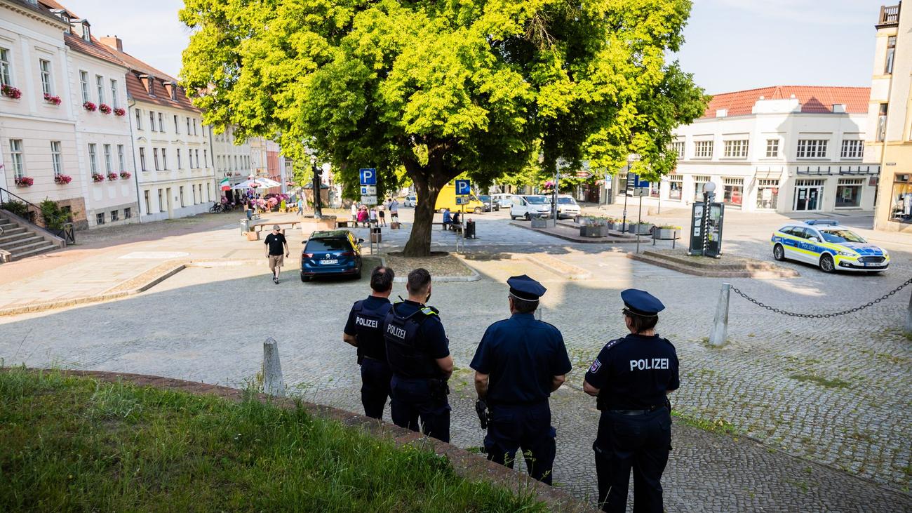 In Bad Freienwalde: Vermummte greifen Fest für Vielfalt an | DIE ZEIT