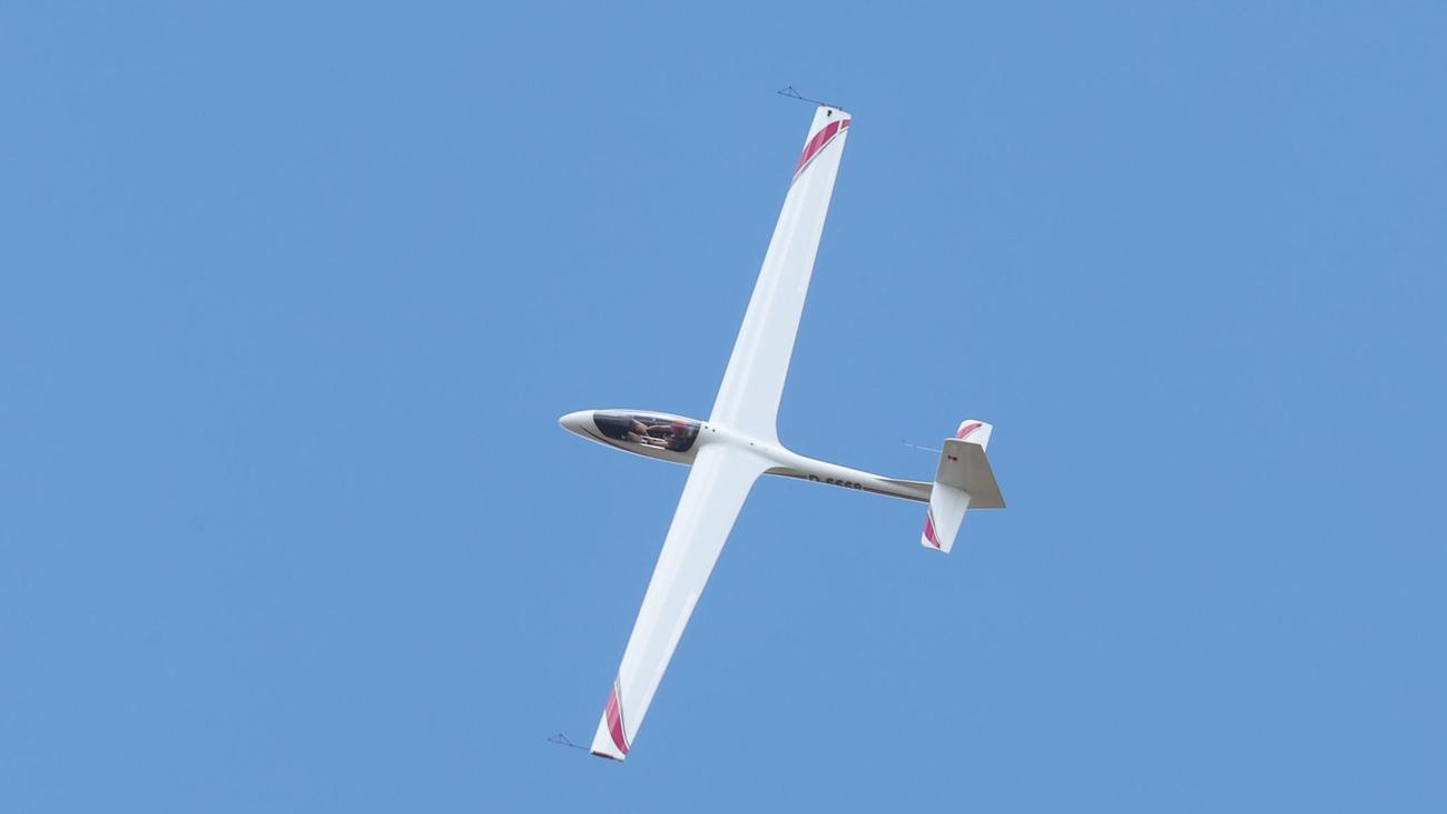 Flugsport: Segelflugzeug bei Landung beschädigt - Pilot schwer verletzt ...