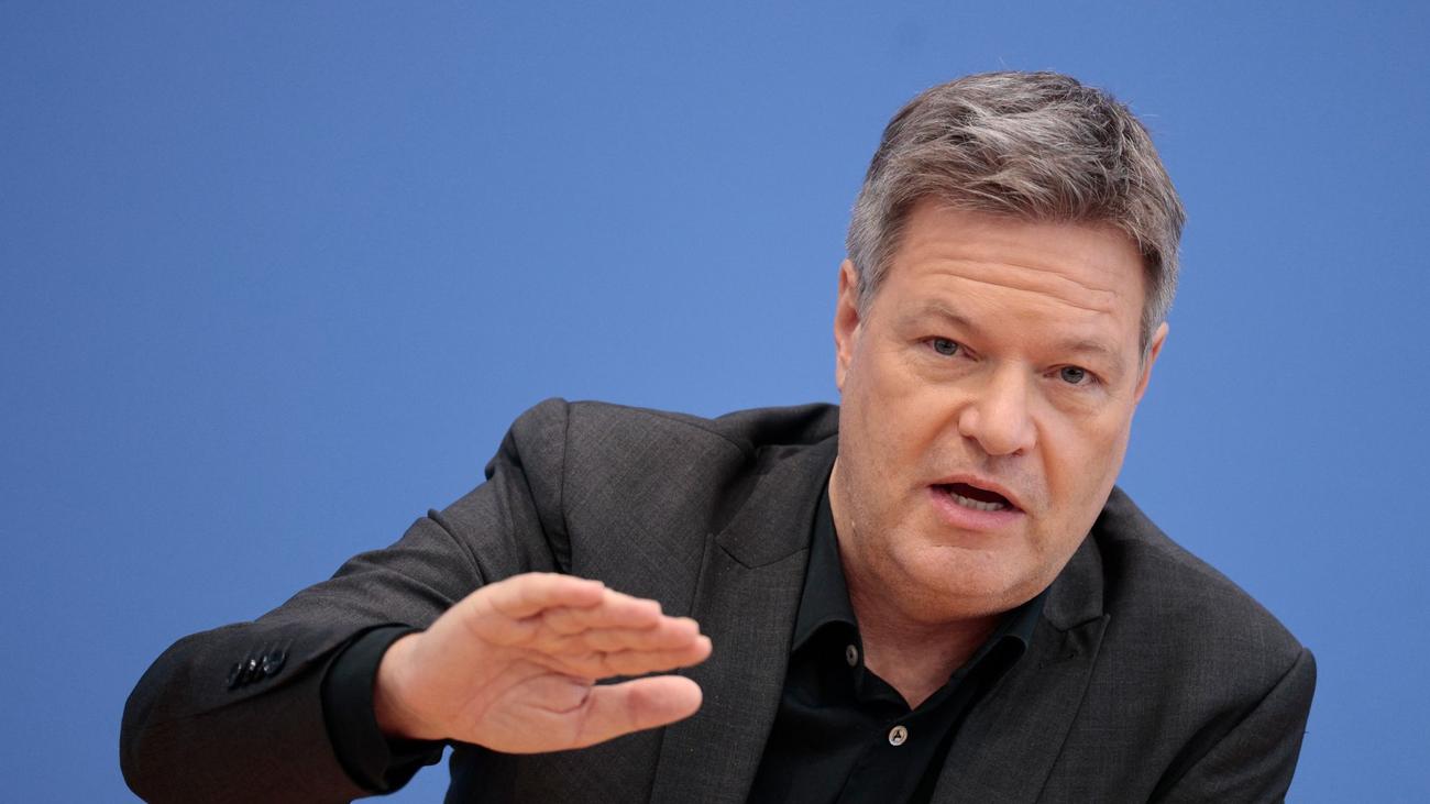 Austausch im Theater: Neue Gesprächsreihe mit Robert Habeck am Berliner Ensemble | DIE ZEIT