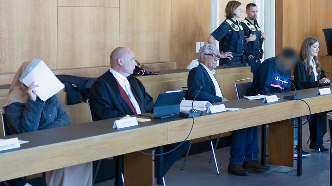 Urteil: Lebenslange Haft für Ehepaar nach Beil-Mord an Flüchtling | DIE ZEIT
