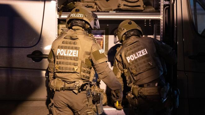 Kriminalität: Mann mit Schreckschusswaffe bedroht - SEK-Einsatz | DIE ZEIT