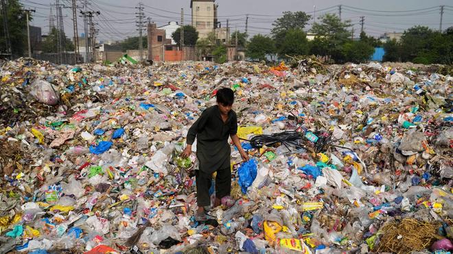 Abfall und Umwelt: Einigung auf UN-Plastikmüll-Vertrag bleibt ungewiss ...