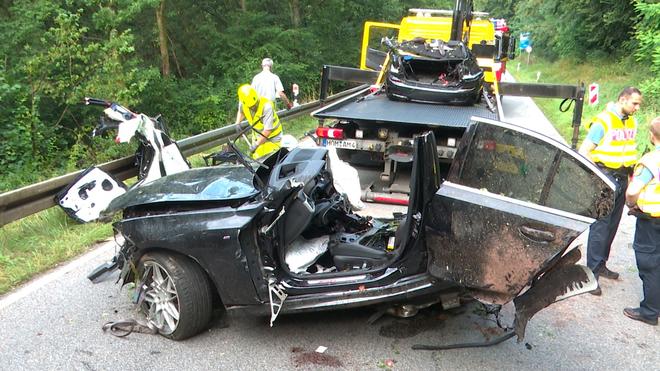 Tödlicher Verkehrsunfall: Vor Kontrolle weggefahren - Zwei Menschen sterben bei Unfall | DIE ZEIT