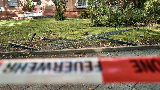 Verkehrsunfall: Autofahrer erfasst Radler am Mauerweg – ein Toter | DIE ...