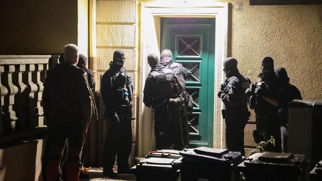 Polizeiaktion: Mutmaßlicher Schleuser in Wuppertal verhaftet | DIE ZEIT