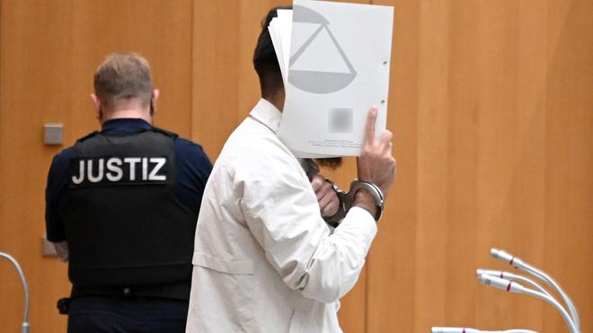 Staatsschutzverfahren: Lebenslang für Mannheimer Messerangriff - Richter emotional | DIE ZEIT