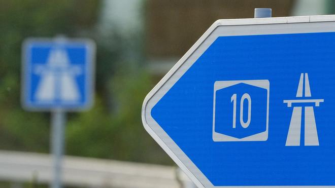 Verkehr: Teile der A10 wegen Abriss einer alten Brücke voll gesperrt ...