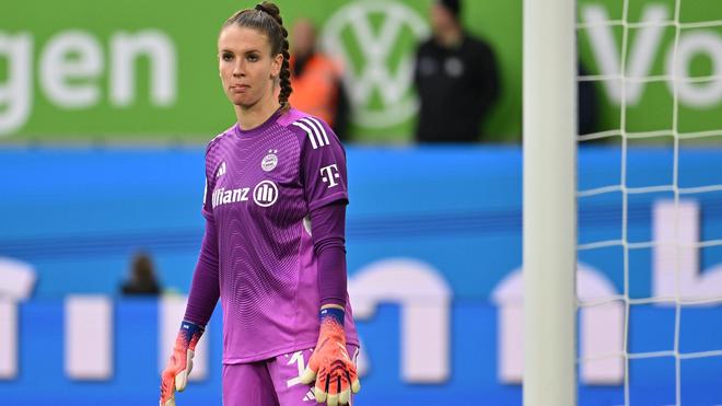 Fußball: Nach DFB-Nominierung: Bayern-Torhüterin Mahmutovic verletzt ...