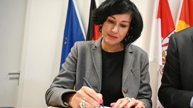 Neue Rathauschefin: Noosha Aubel als Oberbürgermeisterin in Potsdam ...