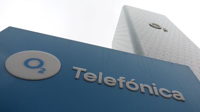 Handynetz: Mobilfunk-Firma O2 Telefónica schwächelt - wird 1&1 gekauft ...