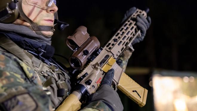 Rüstungsprojekte: Bundeswehr hat neues Sturmgewehr: G95 an Truppe ...