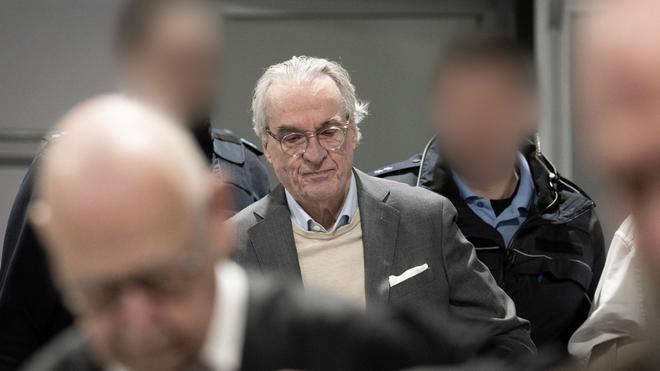 Gerichtsverhandlung: Reichsbürger-Prozess: Reuß sagt vor Gericht weiter ...
