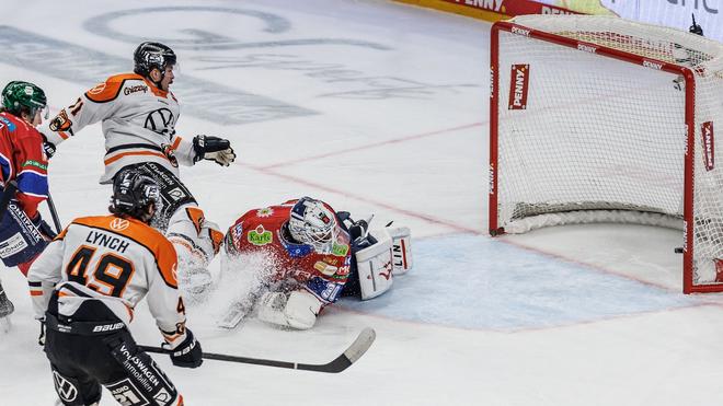 Deutsche Eishockey Liga: Eisbären Berlin verlieren mit 1:2 gegen ...