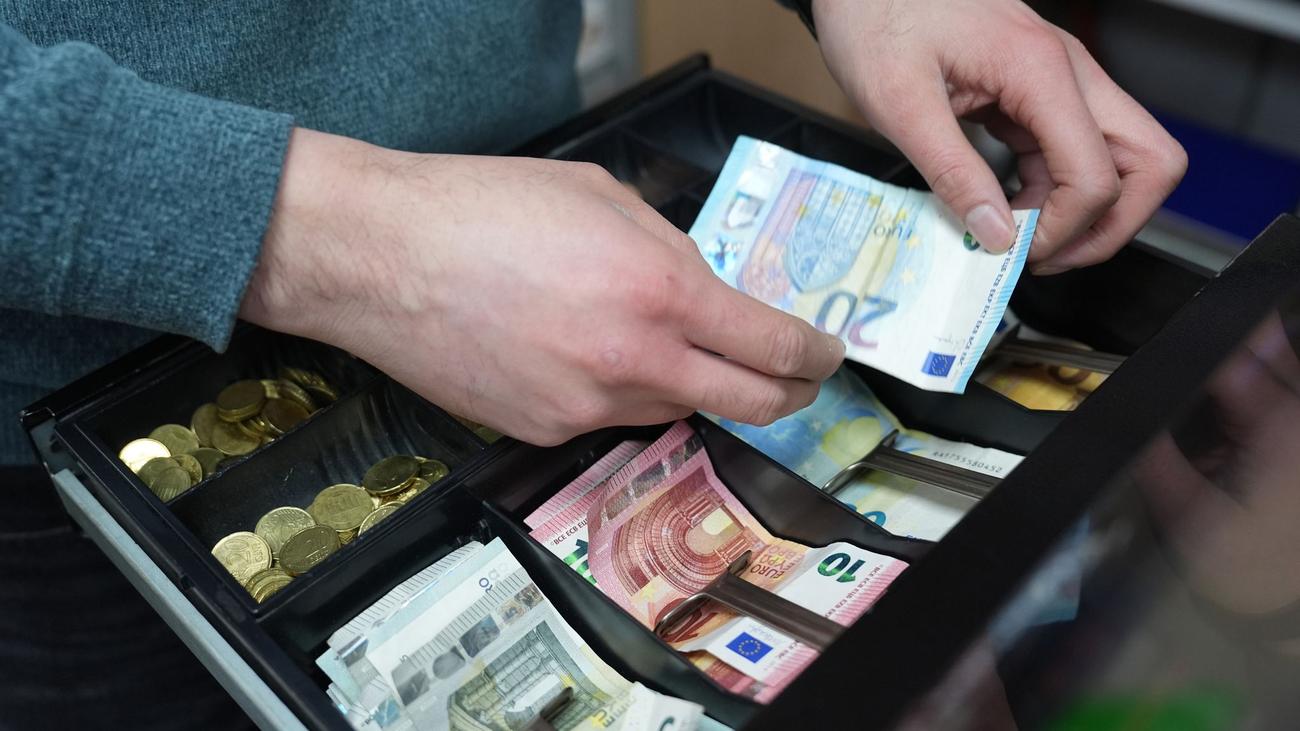 Konjunktur: Gemüse und Obst teurer – Inflation schwächt sich ab | DIE ZEIT