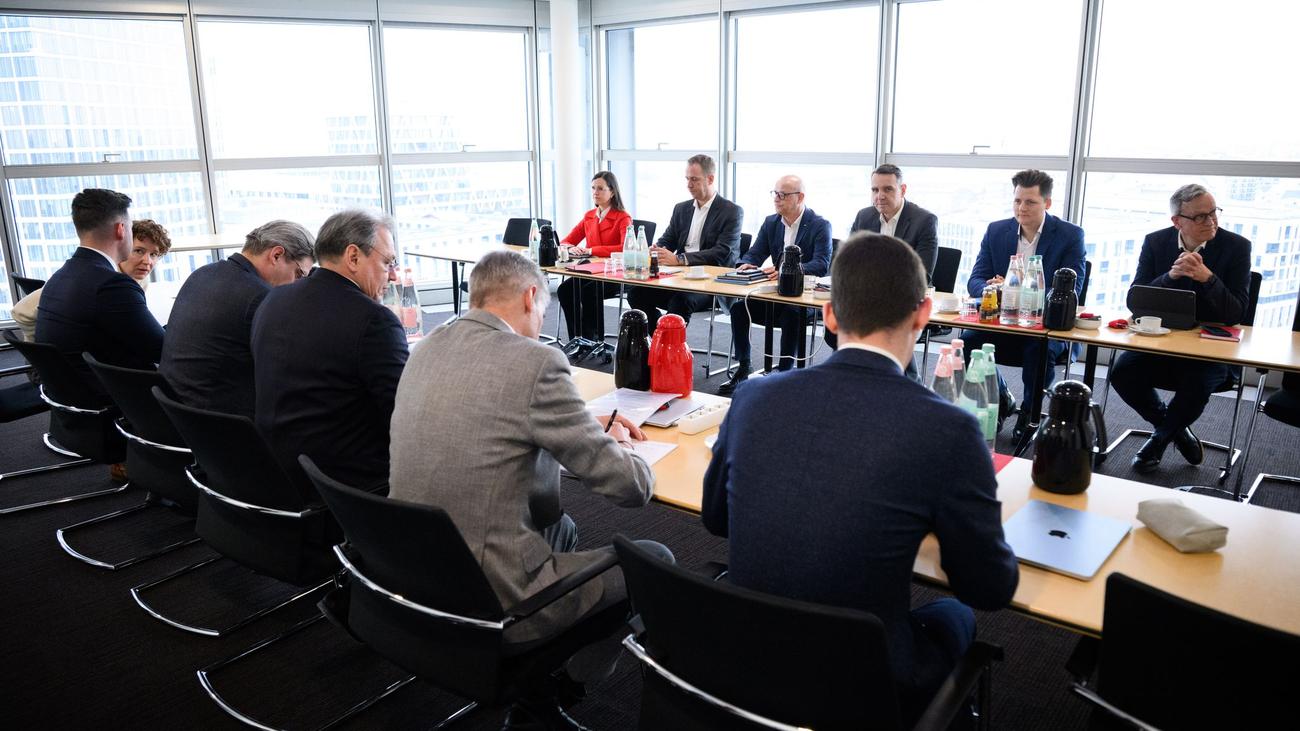 Tarifverhandlungen: Bahn und GDL starten Tarifrunde ohne Streikgefahr ...