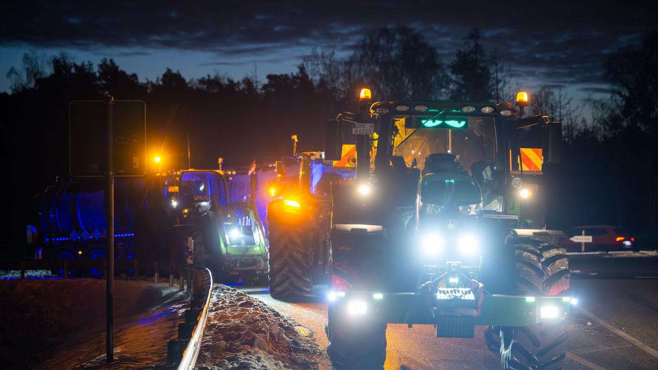 Protest gegen Handelsabkommen: Bauern wollen mit Traktoren Autobahn ...