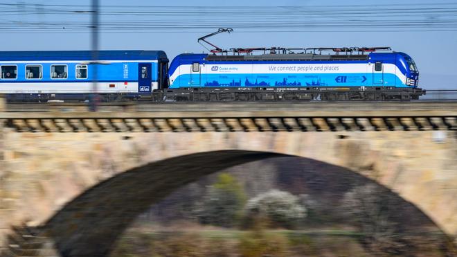 Ersatzverkehr: Bahnstrecke Dresden–Prag: Montelange Sperrungen beginnen ...