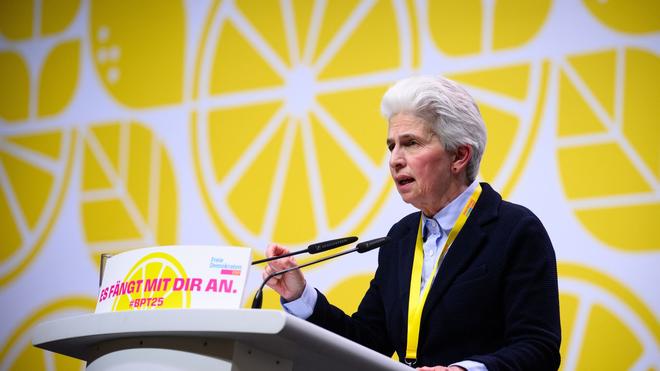 Zukunft der FDP: Strack-Zimmermann: Der FDP geht es schlecht | DIE ZEIT