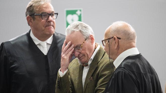 Gerichtsverhandlung: 2 Jahre, 100 Kartons: Warum dauert der Reuß ...