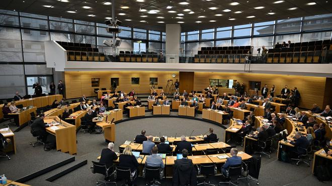 Landtag: Patt im Landtag: Wie Brombeere und Linke Mehrheiten finden ...