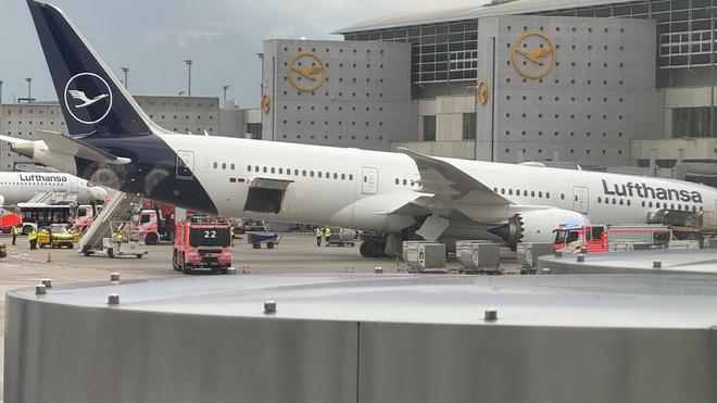 Frankfurter Flughafen: Mehrere Mitarbeiter nach Vorfall am Flughafen im ...