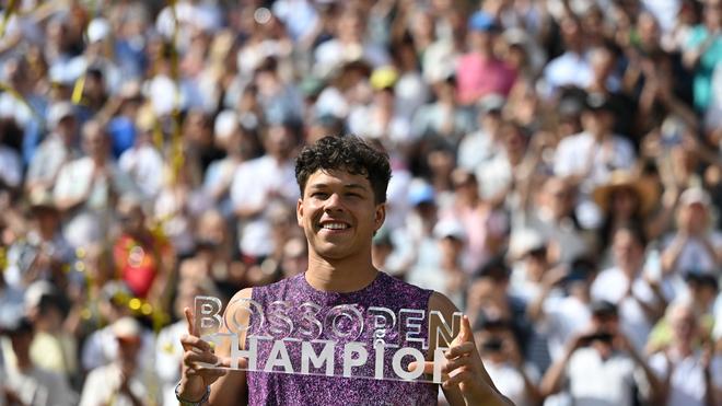 ATP-Turnier: Lob von Becker: Shelton holt Rasen-Titel in Stuttgart ...