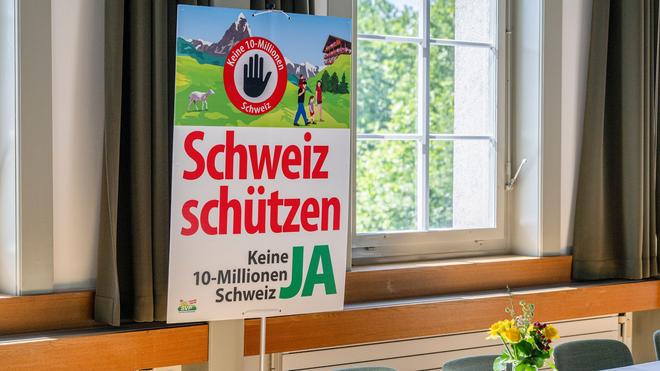 Migration: Nein-Trend bei Schweizer Abstimmung über Bevölkerungs-Grenze ...