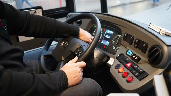 Verkehr: Betriebshof für E-Busse in Norderstedt eröffnet | DIE ZEIT