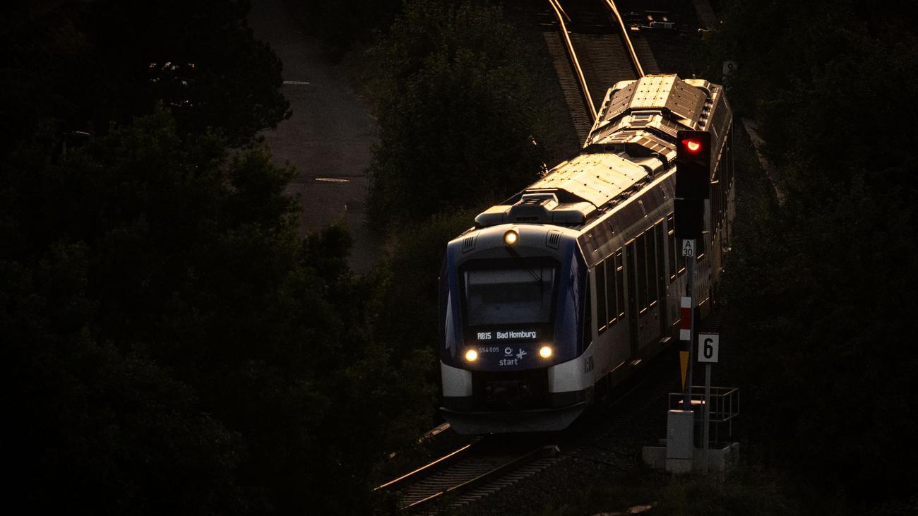 Emissionsfreie Bahnen: Wasserstoff-Züge vorerst nur noch auf einer ...