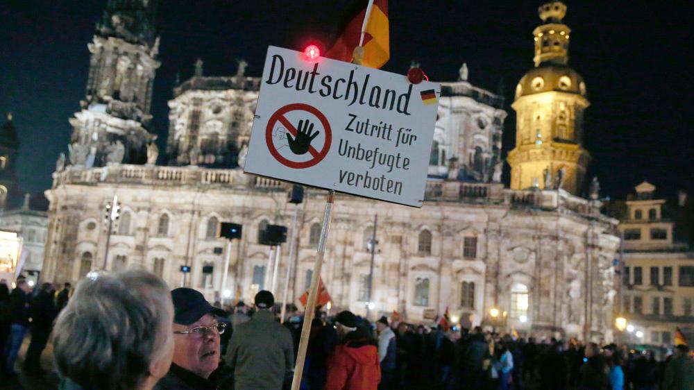 Pegida: Wieder Tausende Pegida-Demonstranten in Dresden | DIE ZEIT
