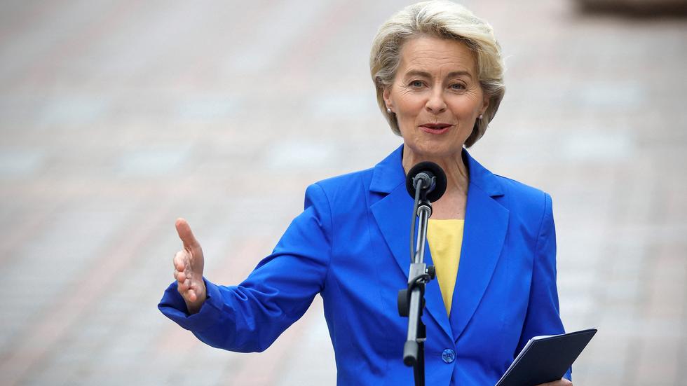 Krieg in der Ukraine: Ursula von der Leyen verspricht in Kiew engere ...