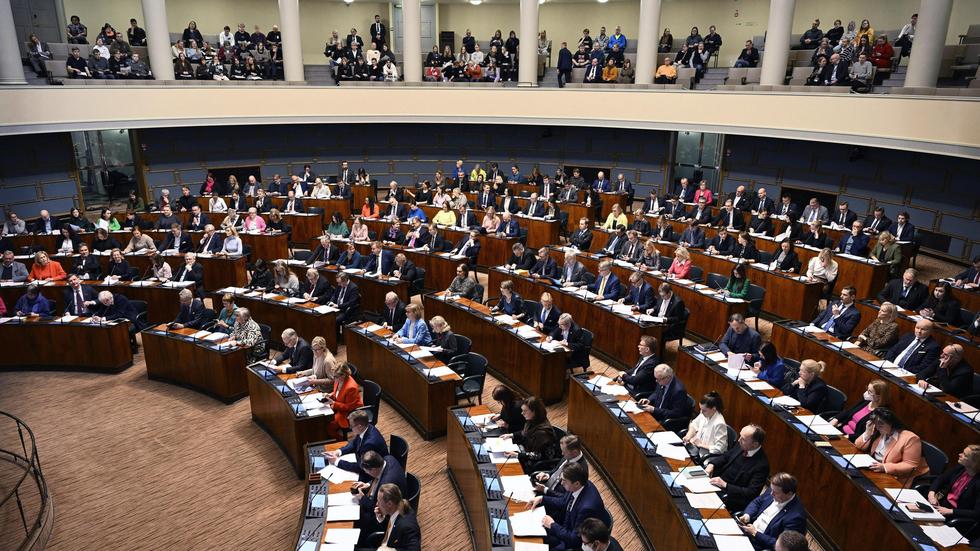 Finnland: Finnisches Parlament stimmt für Nato-Beitritt | ZEIT ONLINE