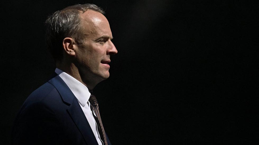 Großbritannien: Britische Regierung will Asylsuchende auf Schiffen ...