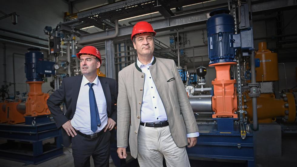 Markus Söder und Hubert Aiwanger: Von Narren und Extremisten | ZEIT ONLINE