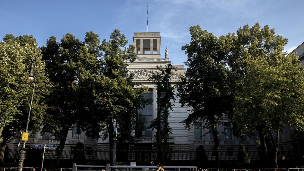 Mutmaßliche russische Spionage: Bundesregierung weist russische Drohung ...