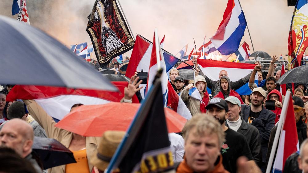 Migration: Ausschreitungen bei Protest gegen Asylpolitik in den ...