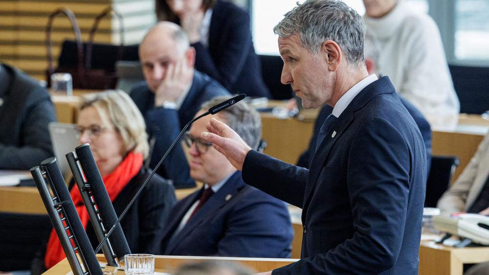 AfD in Thüringen: Ermittlungen gegen Björn Höcke wegen verbotener ...