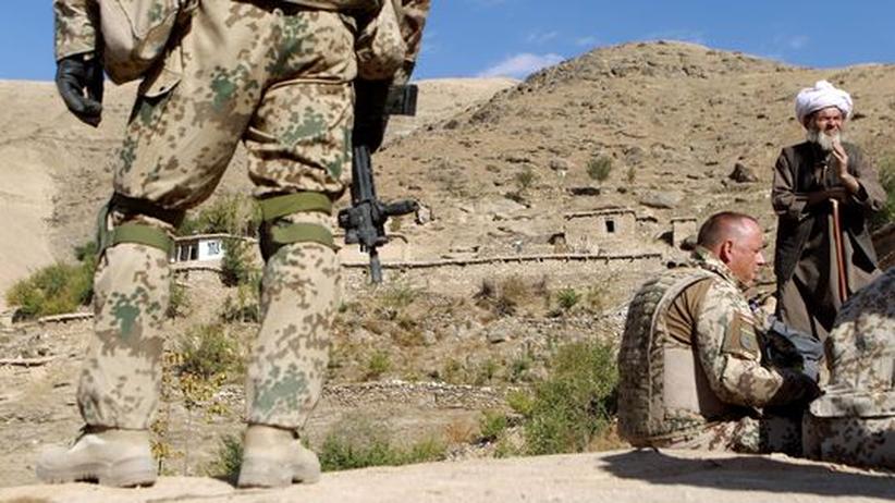 Anschlag: Afghane tötet zwei Bundeswehrsoldaten im eigenen Lager | ZEIT ...