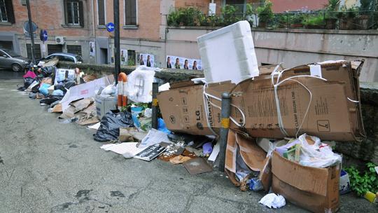 Italien: Warum versinkt Neapel im Müll? | ZEIT ONLINE