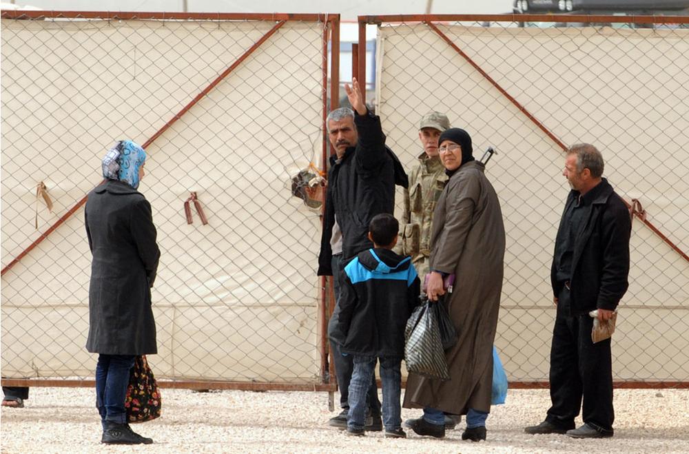 Fotos aus Syrien: Auf der Flucht vor Assads Getreuen | DIE ZEIT