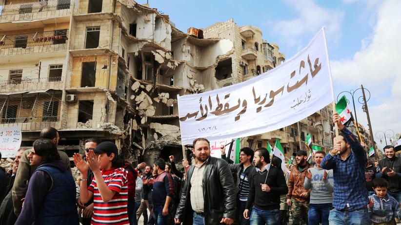Syrien: Sie demonstrieren wieder | ZEIT ONLINE