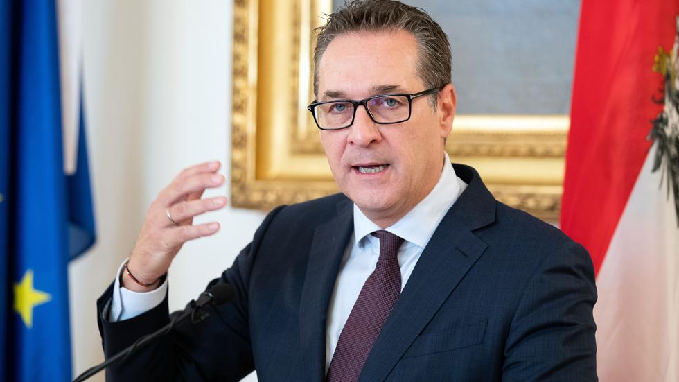 Heinz-Christian Strache : FPÖ-Chef bot offenbar Staatsaufträge für ...