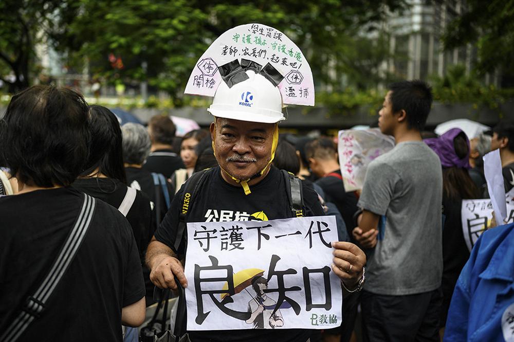 Simon Cheng Man-Kit: China nimmt Mitarbeiter des britischen Konsulats ...