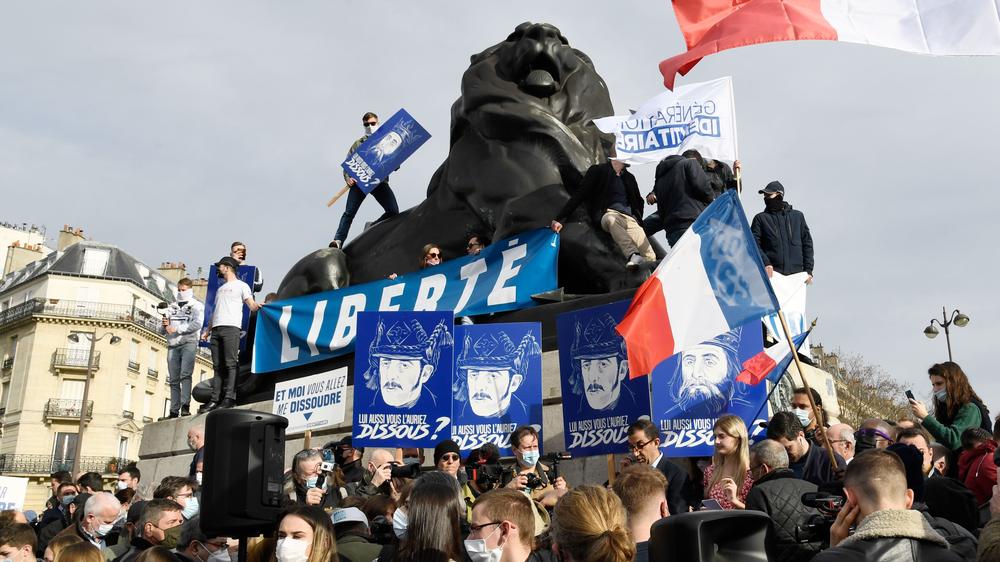 Génération identitaire: Frankreich verbietet bekannteste Identitären ...
