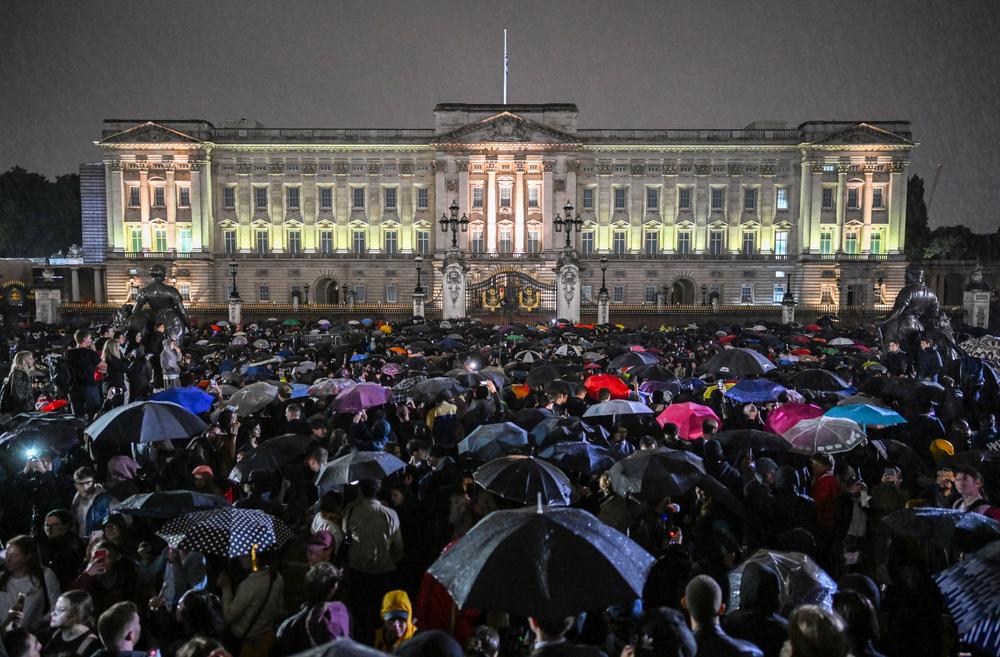 Tod von Queen Elizabeth II: Ein Regenbogen zu Ehren der Queen | DIE ZEIT