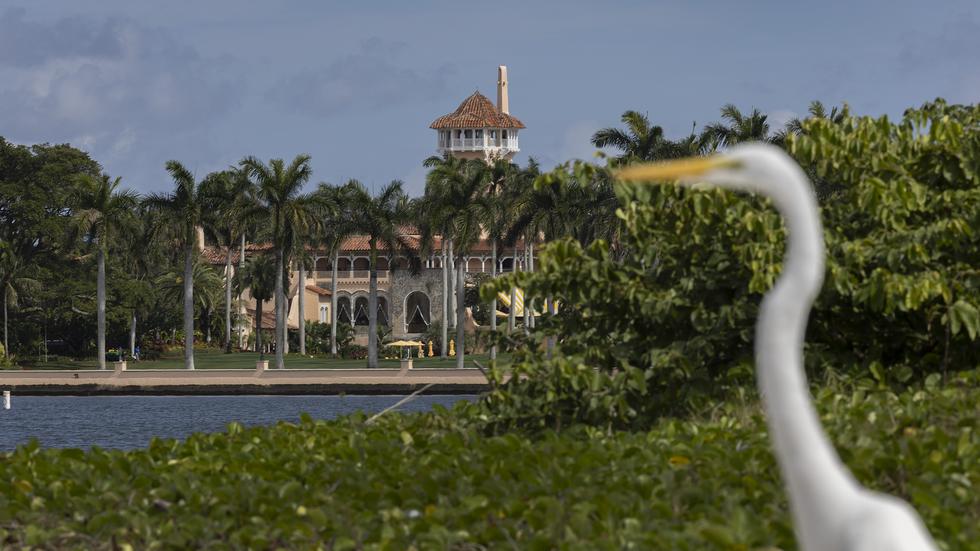 Mar-a-Lago: Trump lagerte laut Bericht Geheimdokumente zu Iran und ...