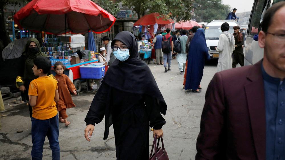 Humanitäres Aufnahmeprogramm: Zehntausende Afghanen beantragen Aufnahme in Deutschland | ZEIT ONLINE