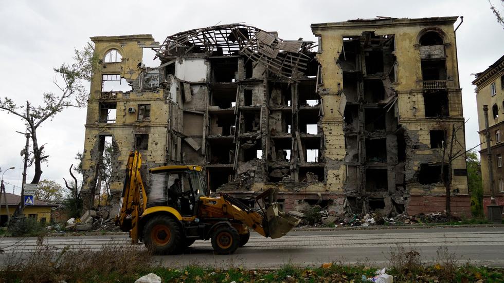 Ukraine-Überblick: Panzersperren um Mariupol, Ukraine stellt ...