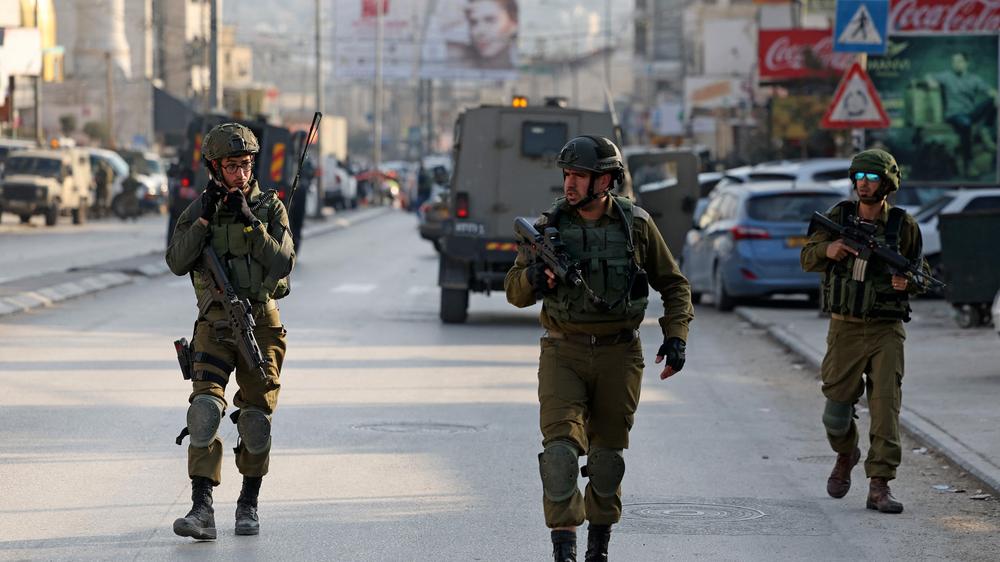 Ausschreitungen in Hawara: Israel erhöht Militärpräsenz im ...